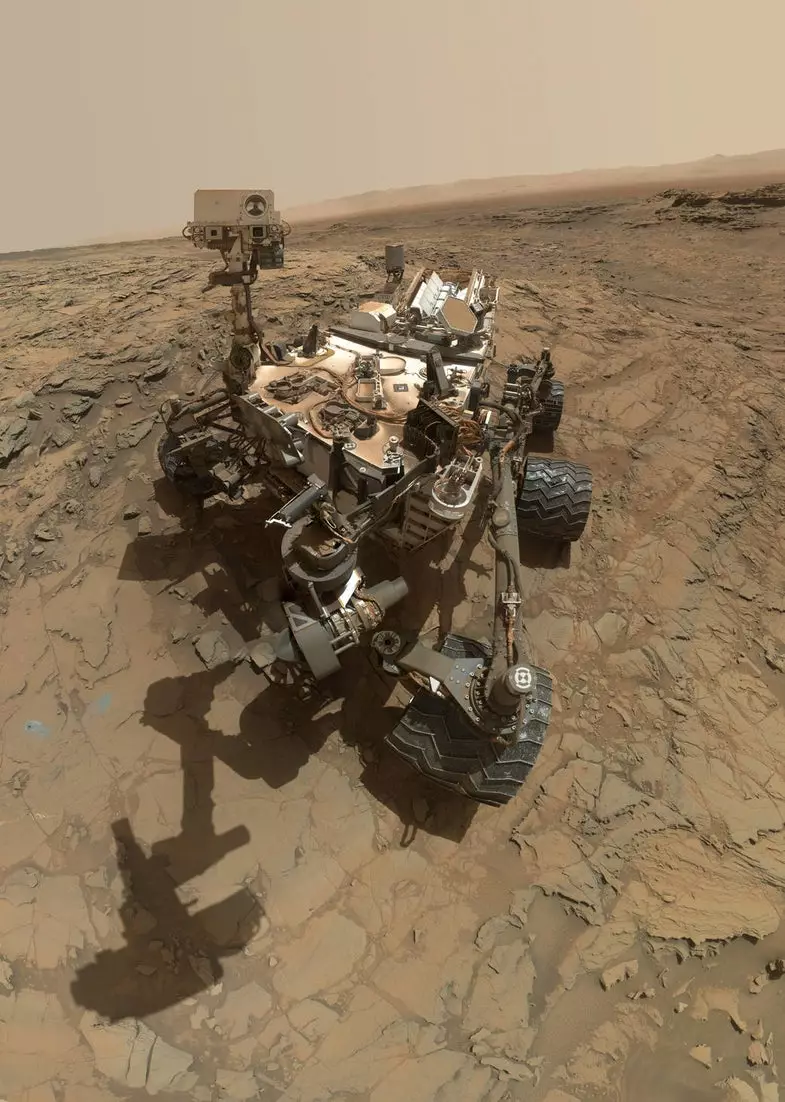 Curiosity Rover pran yon pòtrè pwòp tèt ou