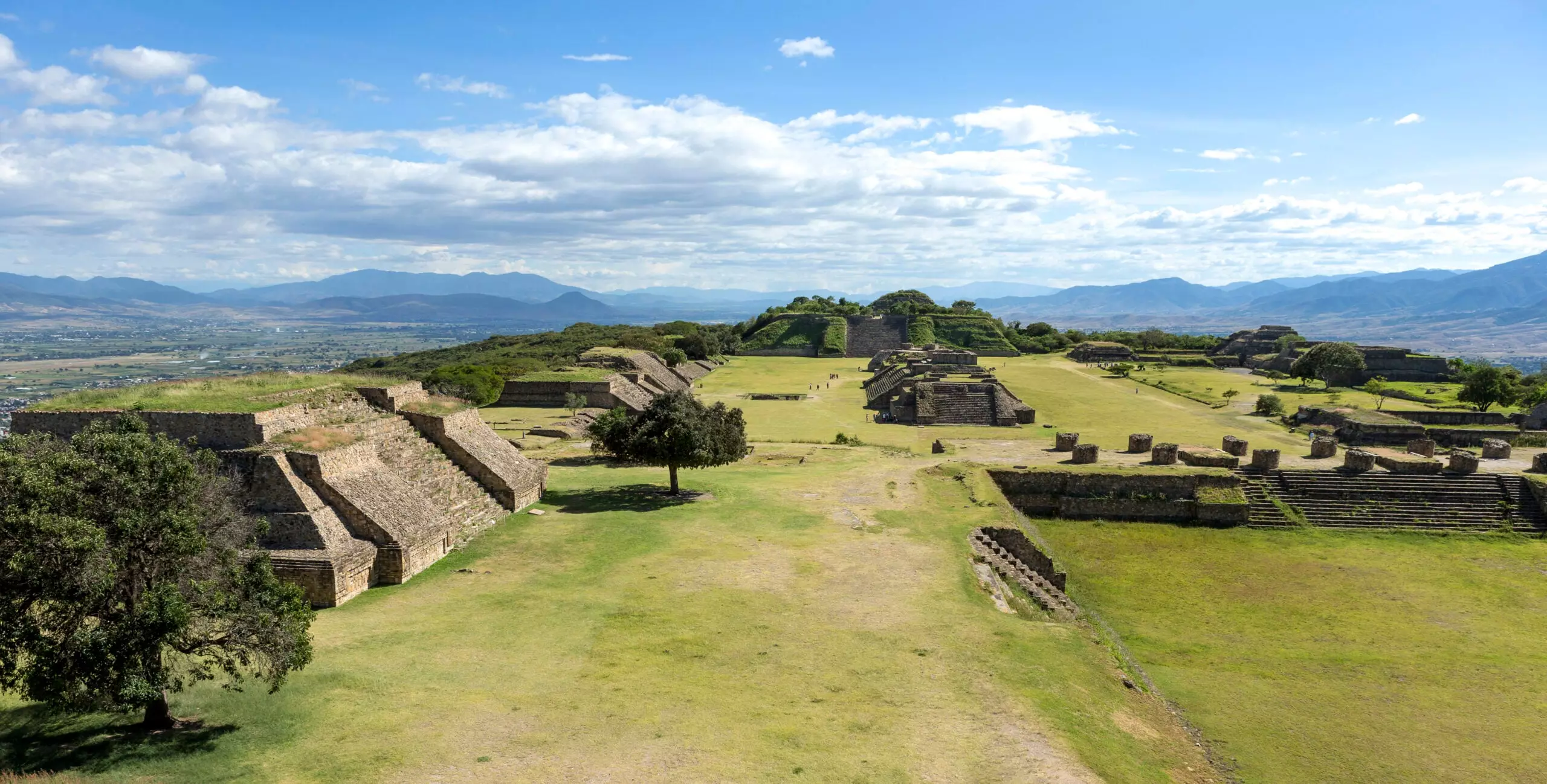 Mexikoko antzinako Monte Albán hiriak lan publikoekin aurrera egin zuen, ez erregeekin