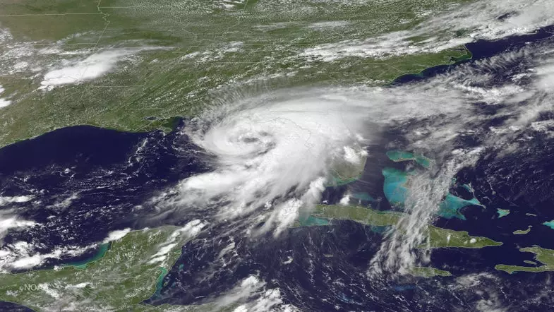 Hermine es ahora un huracán que se dirige a Florida 27822_1