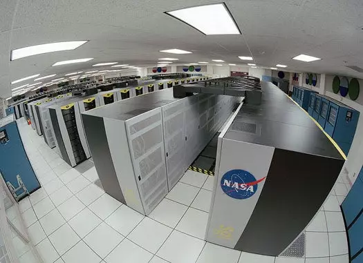 El regalo del Día de la Tierra de la NASA se ejecuta en una supercomputadora de investigación climática de 56,832 núcleos y 128 pantallas