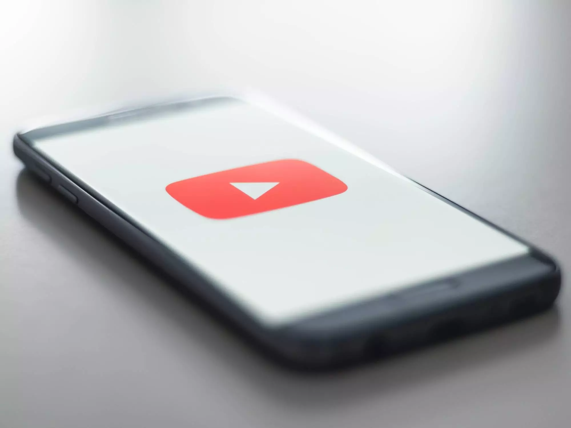 “YouTube” tejribäňizi ýokarlandyrmak üçin diňe iň gowy bitleri we beýleki hileleri nädip görmeli