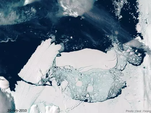 Nkukota Antarctic na-agbanarị Rhode-Agwaetiti Iceberg gbapụrụ na Glacier