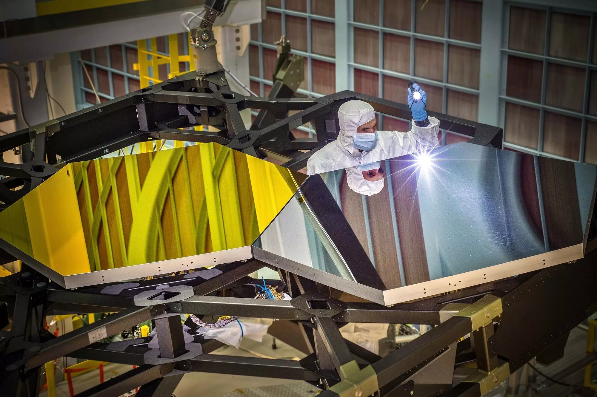 Das James-Webb-Weltraumteleskop hat seine erste Kollision überstanden