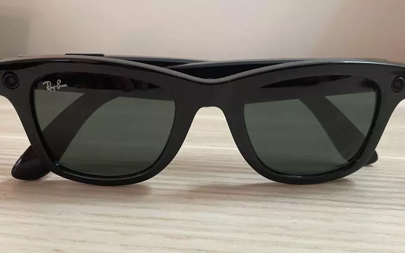 Óculos de sol Ray-Ban com molduras para Facebook direto