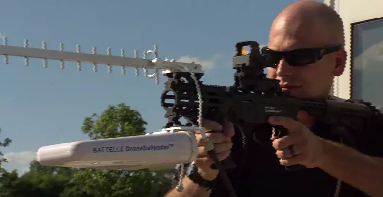 Ang DroneDefender ni Battelle